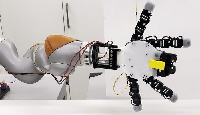 Reversible, Detachable Robotic Hand Redefines Dexterity | Medical ...